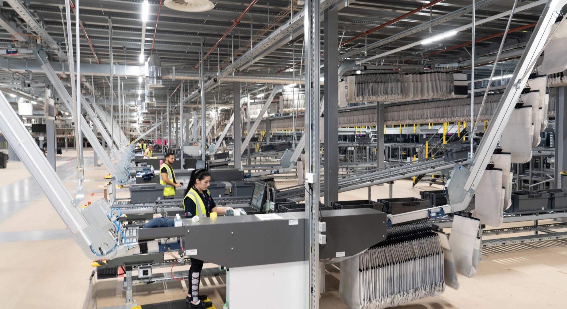 The Very Group: magazijnprocessen in beeld met KiSoft - KNAPP